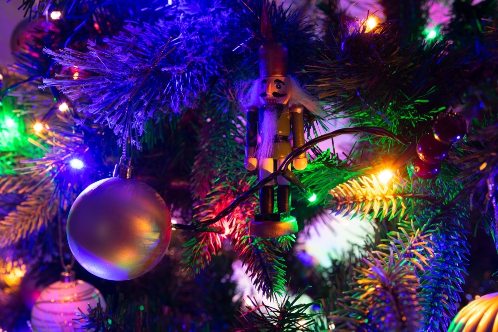 Guide to decorate your Christmas tree - Jones Garden Centre