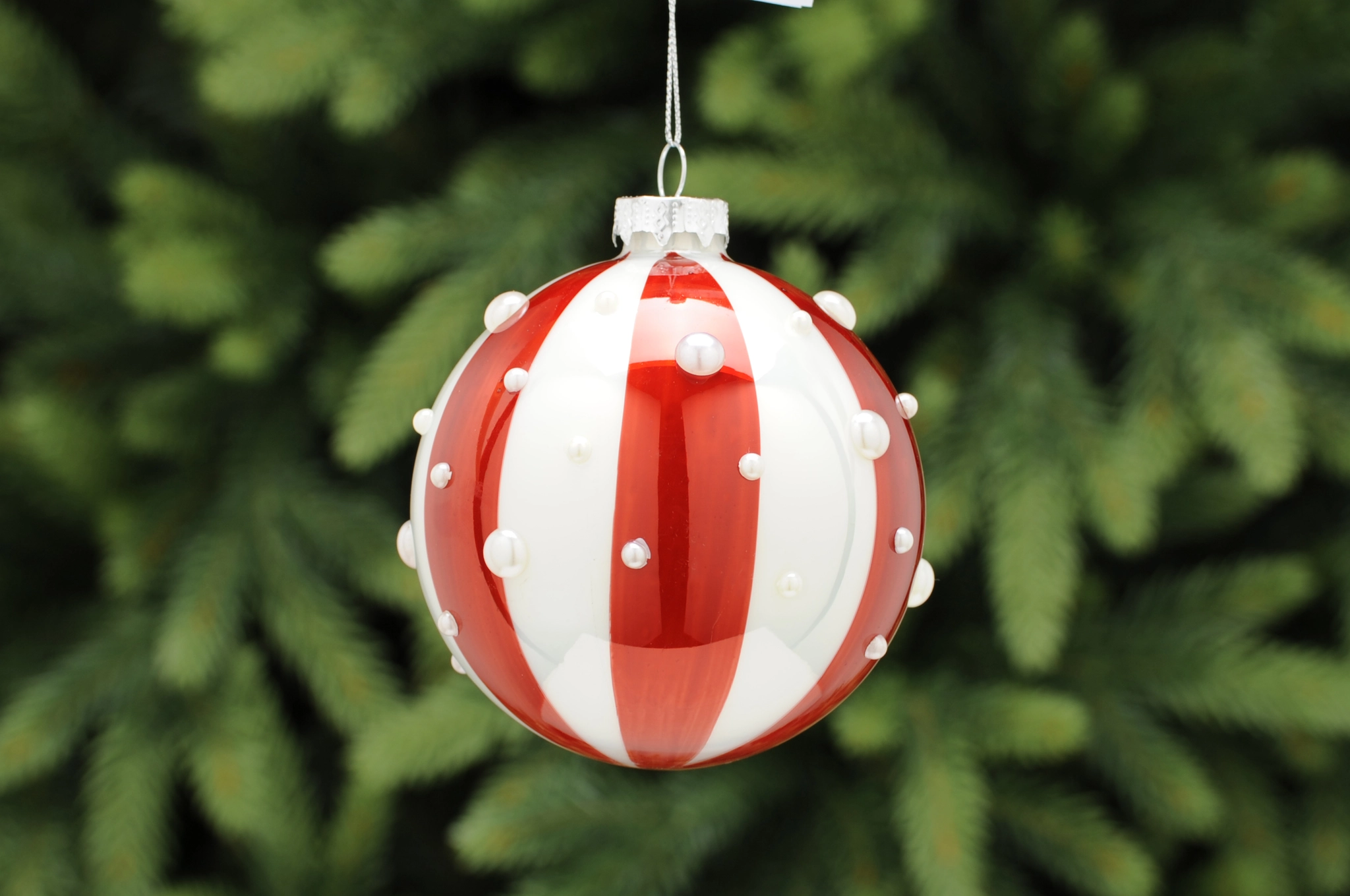 CS 10cm red/white stripped glass ball - white pearls - Jones Garden Centre